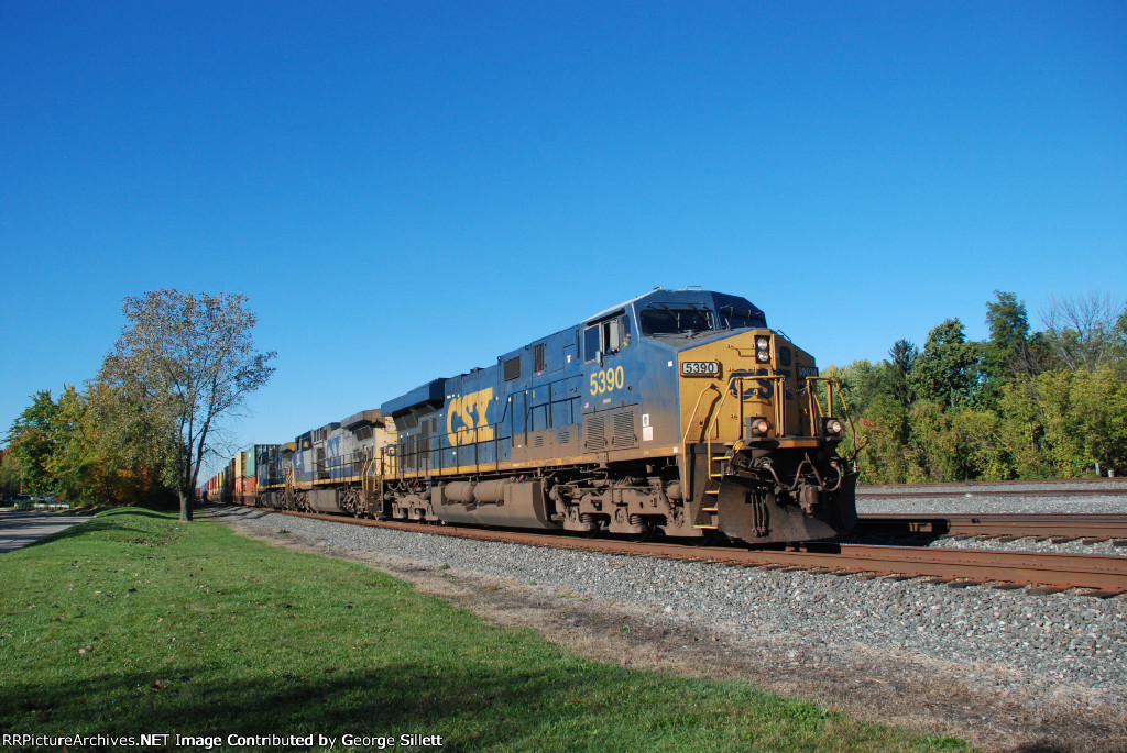 CSX 5390 takes doublestacks east.
